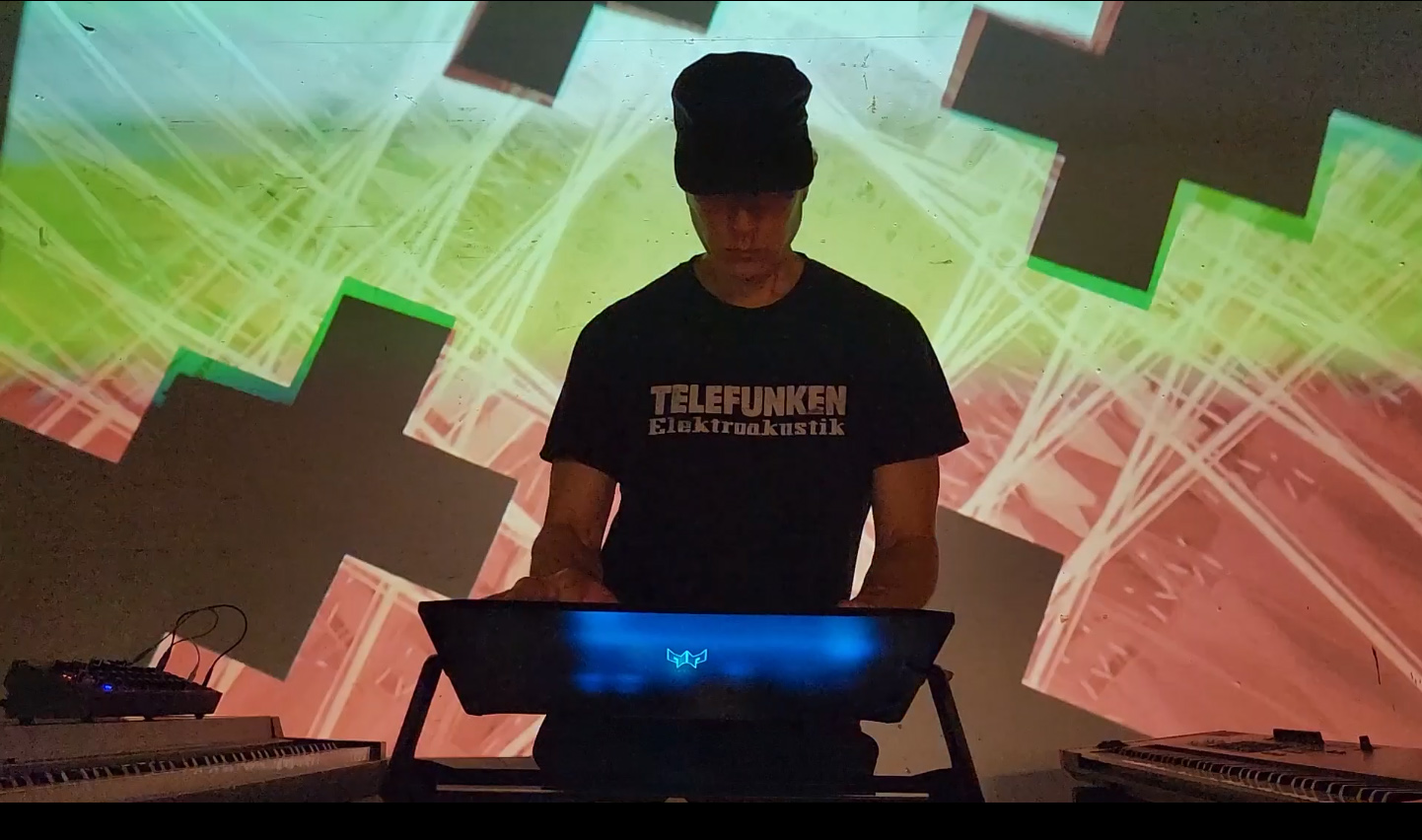 VSx: A Visual Instrument – Lightspace Modulator